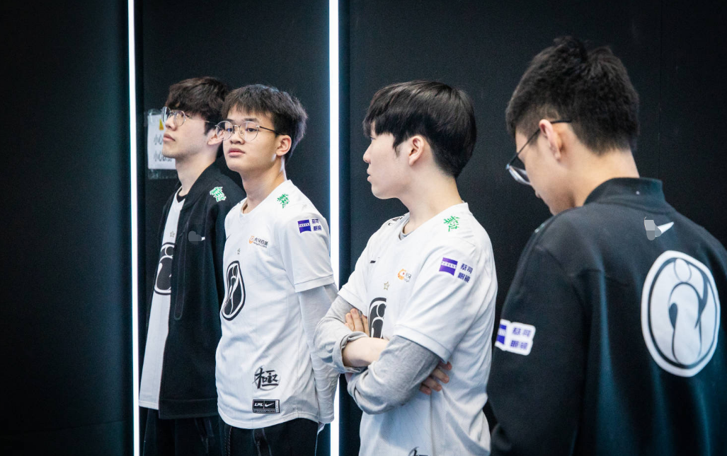 lpl电竞发明家易主！Theshy发明新玩法，男枪还能转型上单？ - 哔哩哔哩