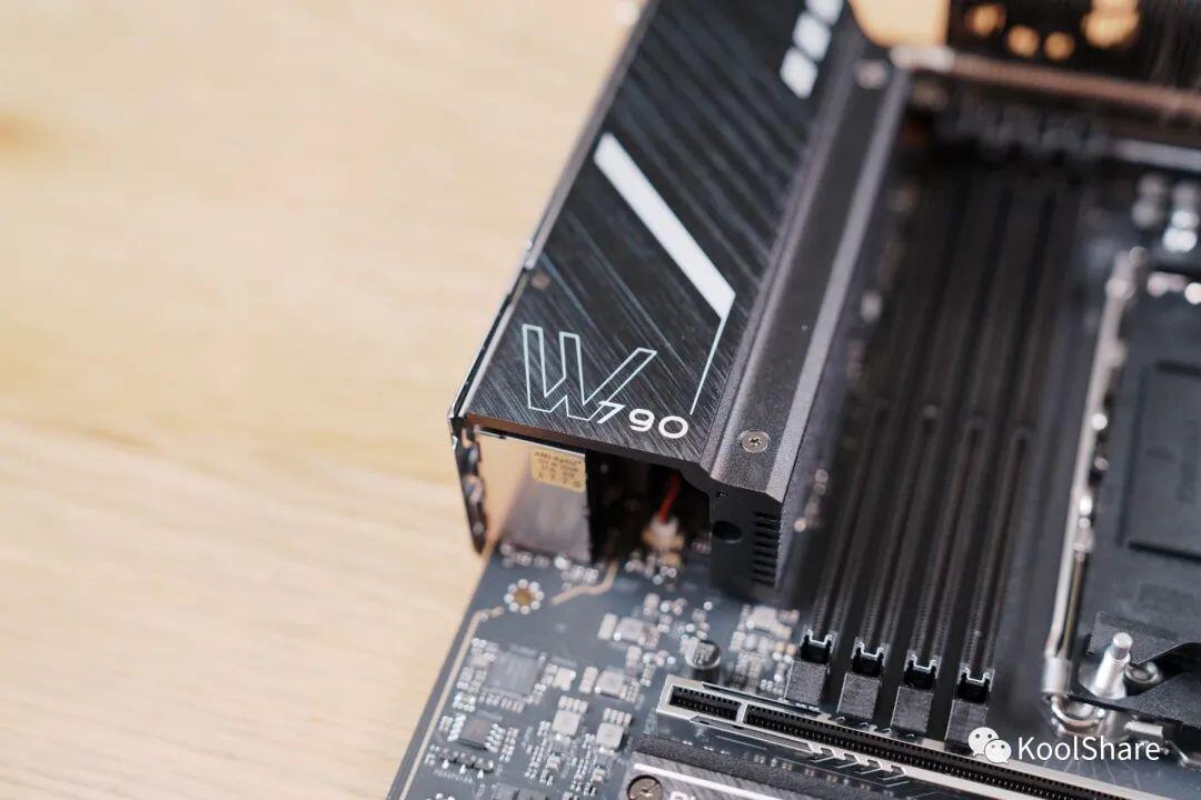 华擎W790 WS主板评测及Xeon w9-3495X超频体验 - 哔哩哔哩