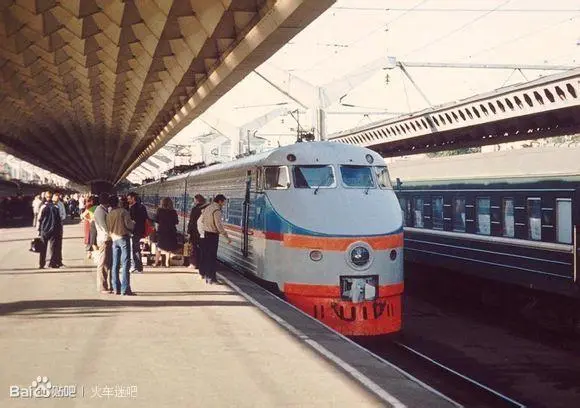 【火车科普贴】S14E40：苏联高铁——苏联铁道部ER200（ЭР200）型电力动车组 - 哔哩哔哩