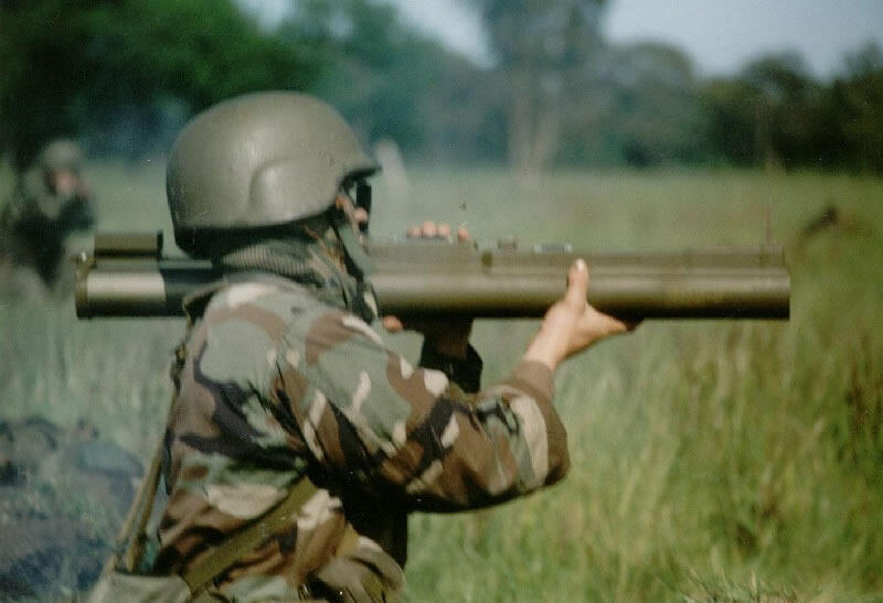 打完就扔，壕无人性——美国M72 LAW单兵火箭筒 [轻武器科普] - 哔哩哔哩