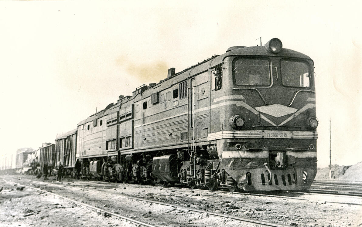 【科普】【扩展】“多截棍破鼻子”——2TE10L型、TEP10L型及2TE10V型内燃机车 - 哔哩哔哩