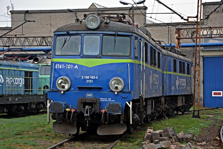 【科普】波兰国家铁路第二款两节固定重联干线电力机车——ET41型电力机车 - 哔哩哔哩