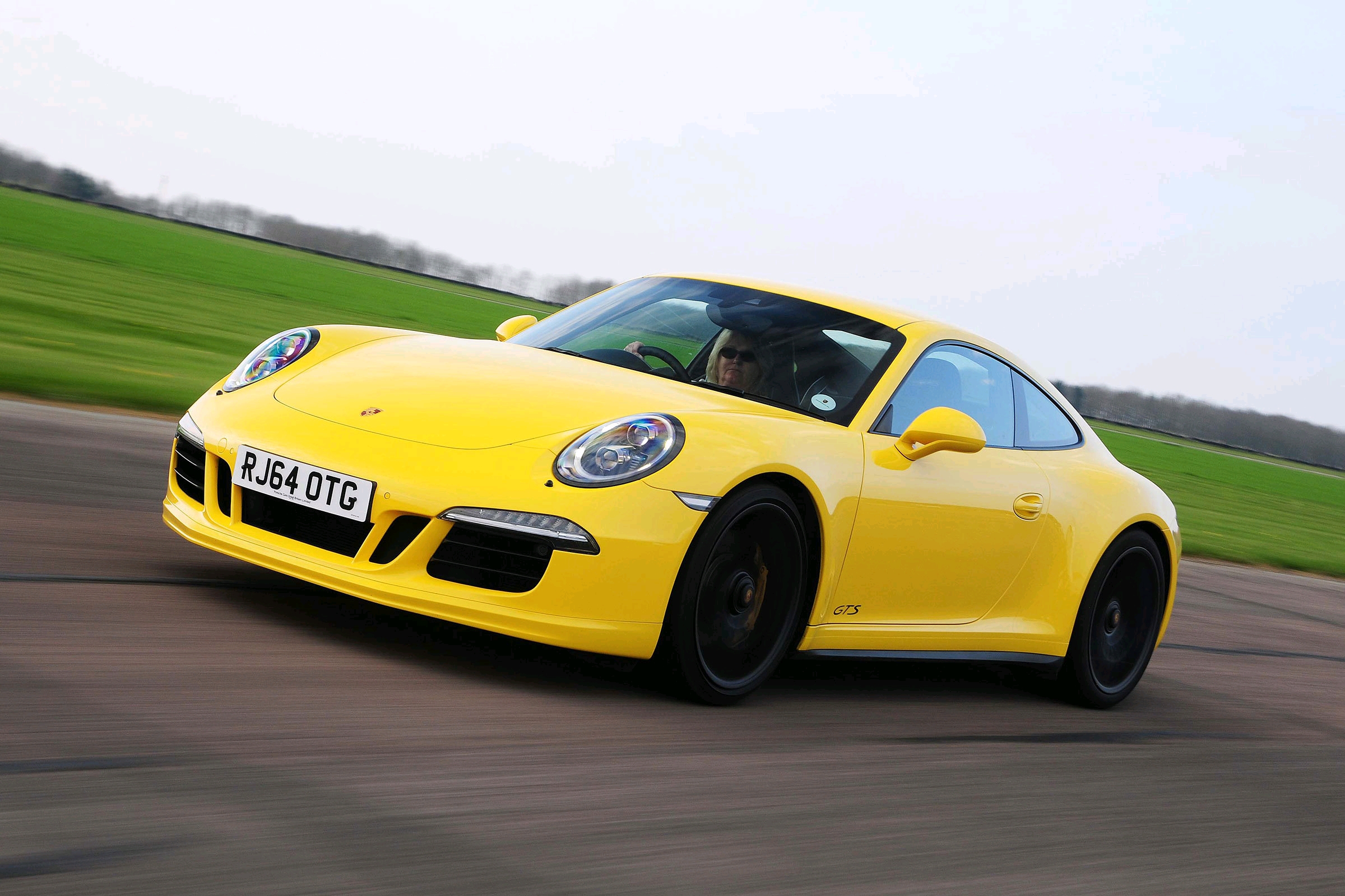 保时捷911 Carrera 4 GTS Coupe (991) - 哔哩哔哩