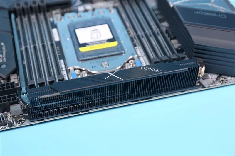 史上最强x86处理器！AMD Threadripper 3990X深度评测，数128个框框碾压一切！ - 哔哩哔哩