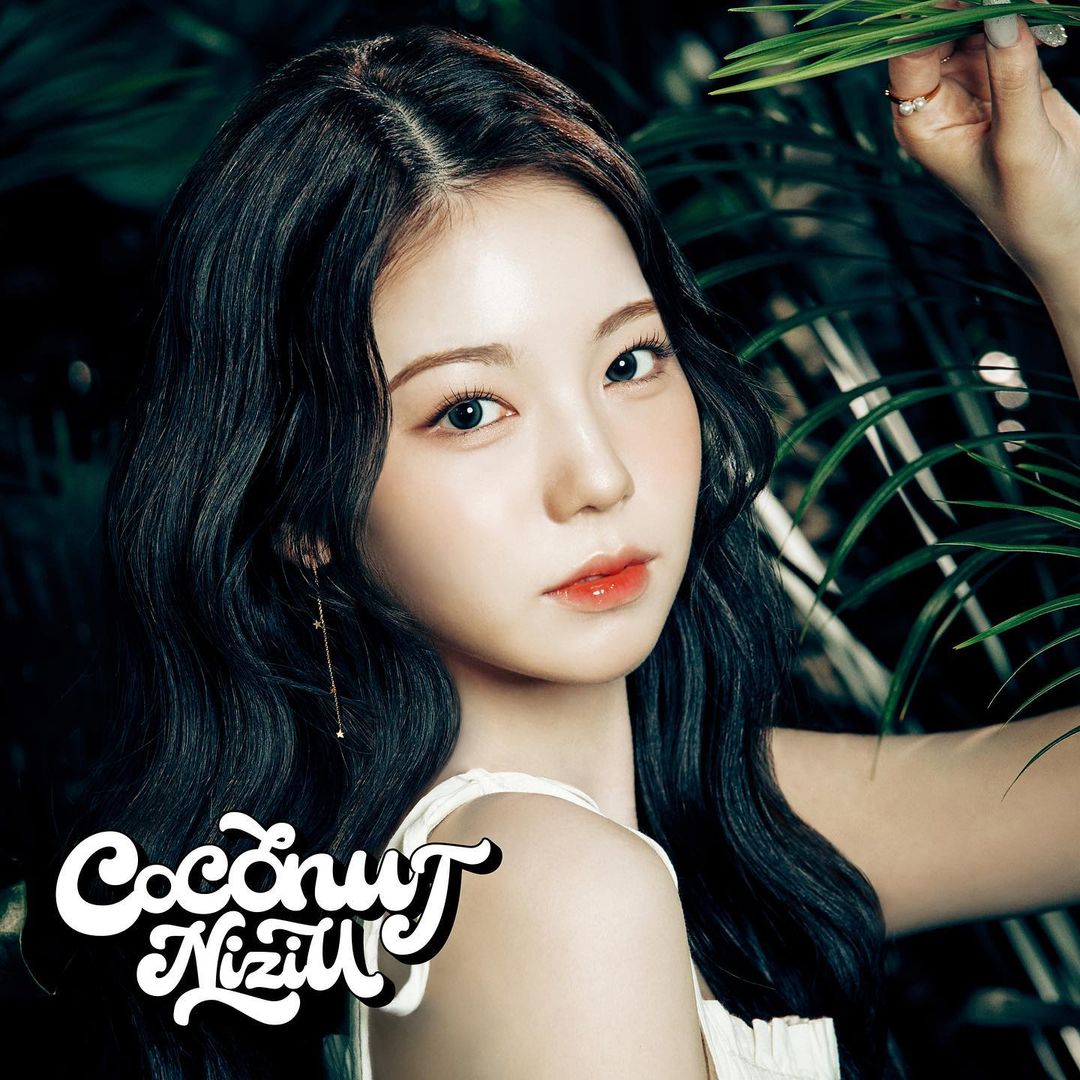 NiziU 第二张总专辑『COCONUT』 公开RIKU-AYAKA-MAYUKA个人造型照 - 哔哩哔哩
