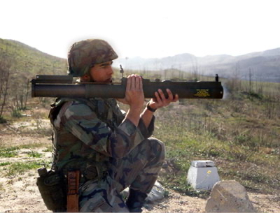 打完就扔，壕无人性——美国M72 LAW单兵火箭筒 [轻武器科普] - 哔哩哔哩