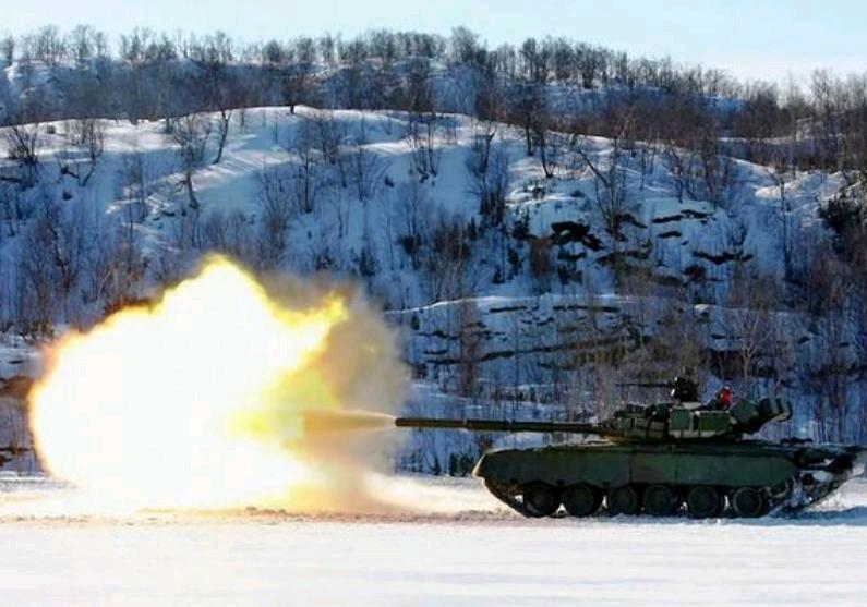 模型与实车欣赏系列——俄罗斯t80Bv主战坦克 - 哔哩哔哩