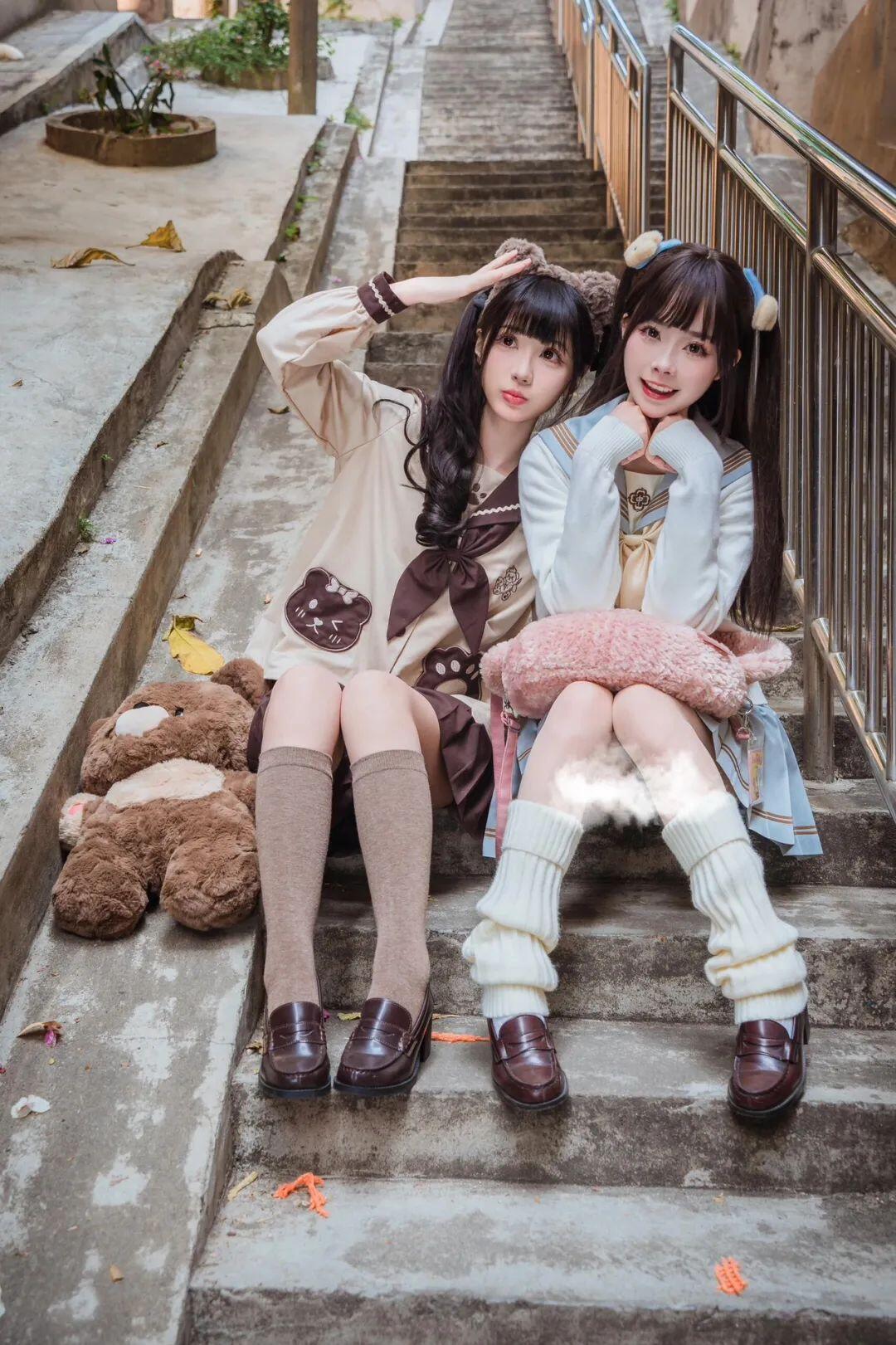 【外拍人像写真】JK学院风，和闺蜜一起合拍，拍出氛围感姿势秘籍来啦！ - 哔哩哔哩