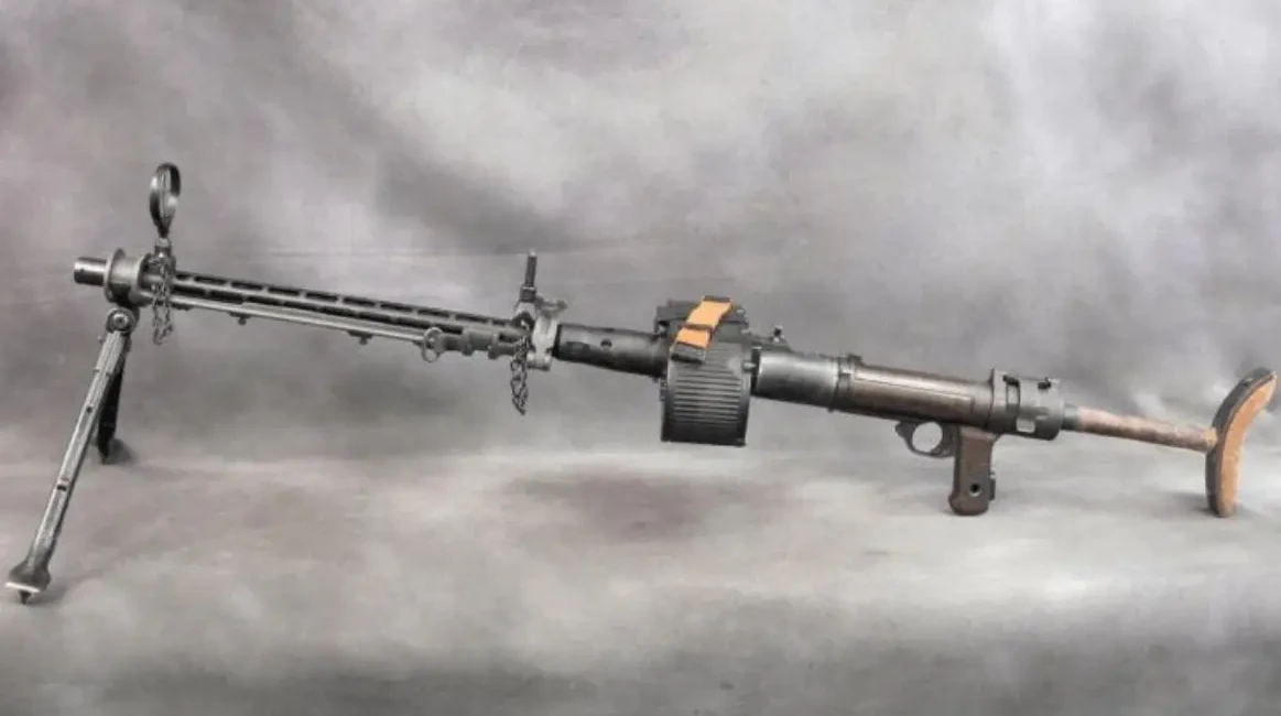 桃李满天下·瑞士苏罗通S2-200轻机枪及其衍生型简史 - 哔哩哔哩