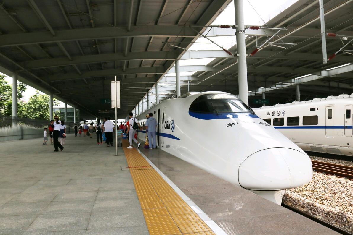 CRH2A型动车组乘坐体验 - 哔哩哔哩