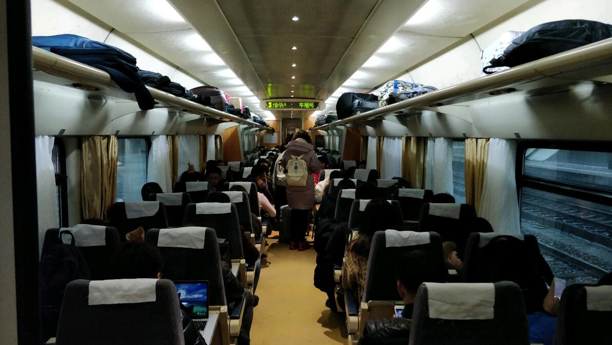 原来有那么多老车可以碾压绿巨人？技术更新？服务降低？国铁25型软座退化史！ - 哔哩哔哩