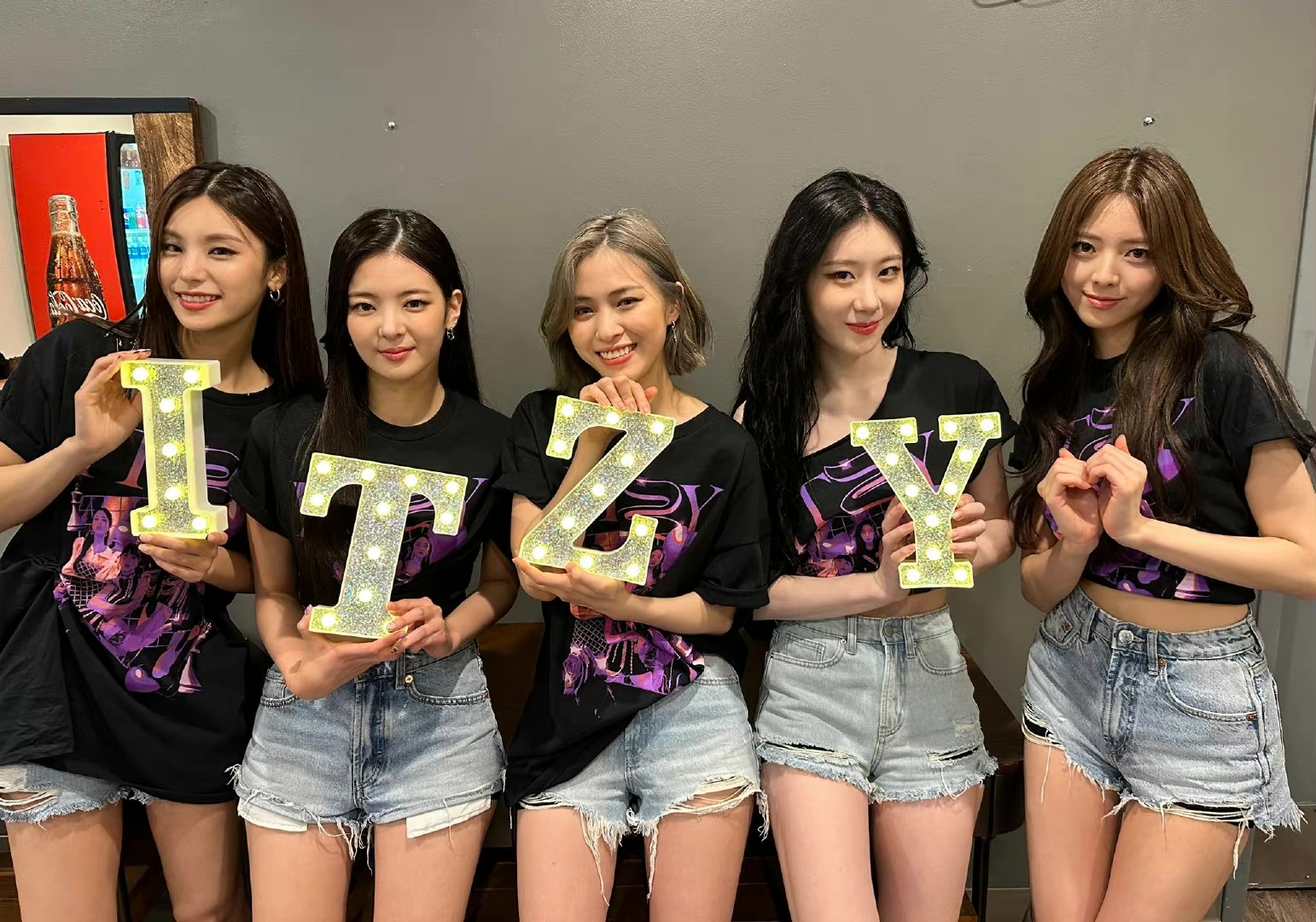 ITZY结束首次美巡8个城市公演！全部席位售空！ - 哔哩哔哩