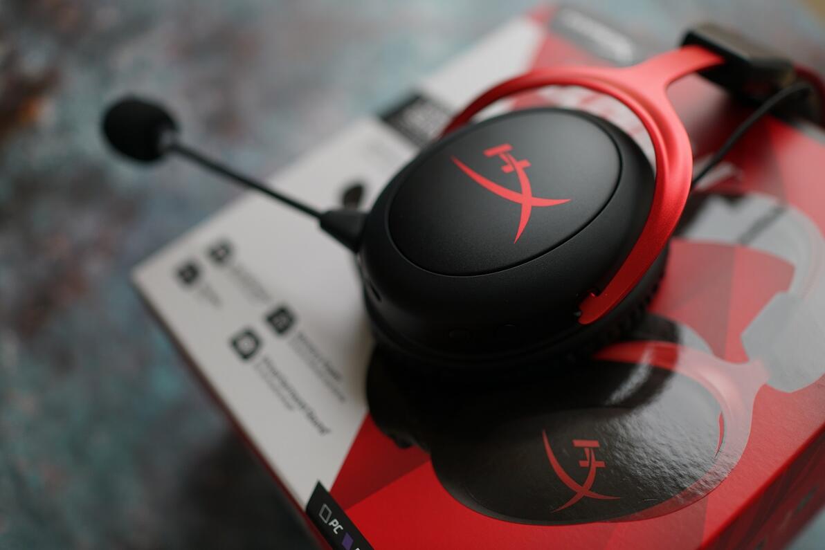 FPS党这次真的毕业了，HyperX Cloud2 Wireless体验分享 - 哔哩哔哩