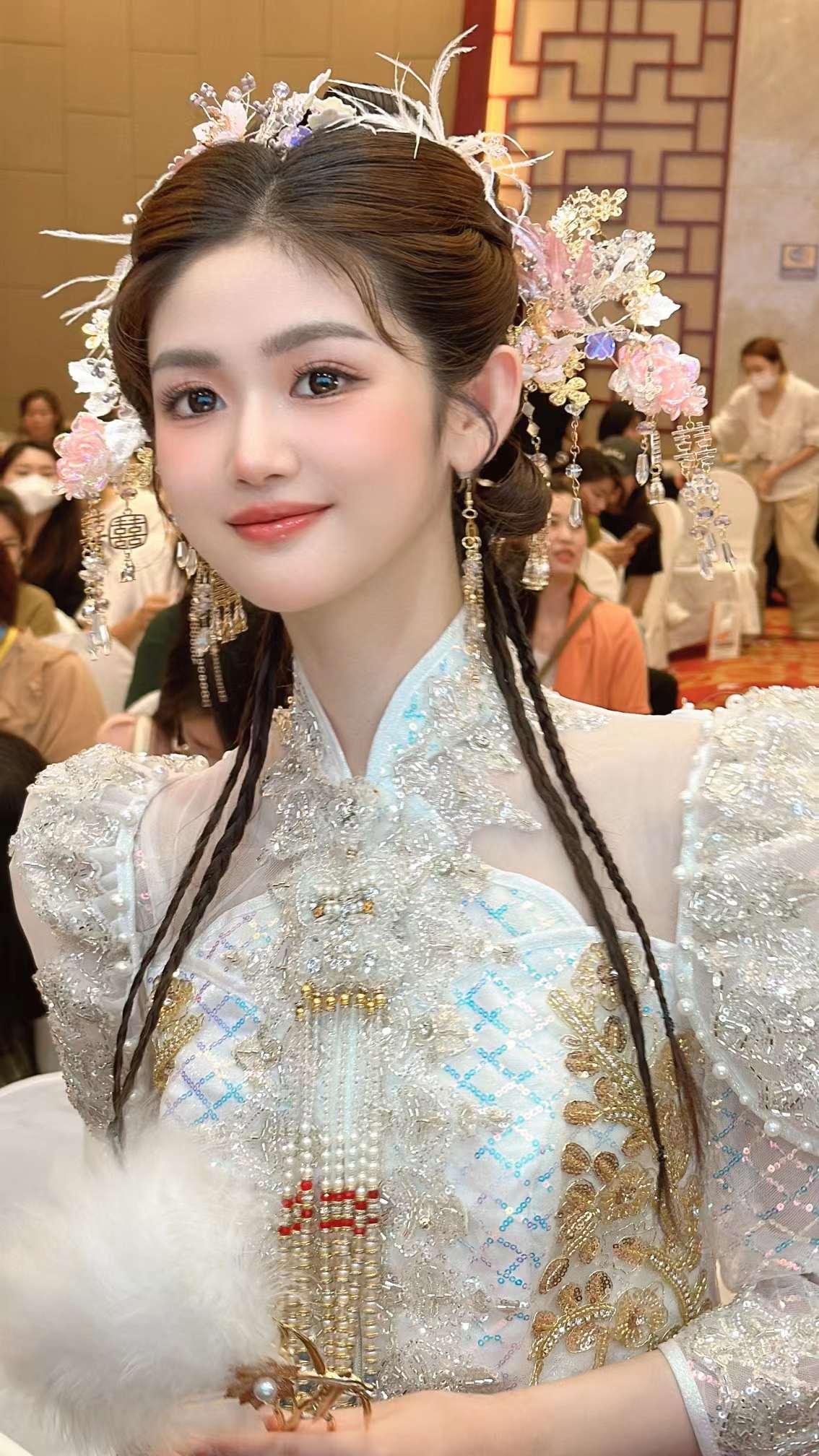 女孩子学化妆有前景吗?学化妆去哪个学校好呢? 哔哩哔哩