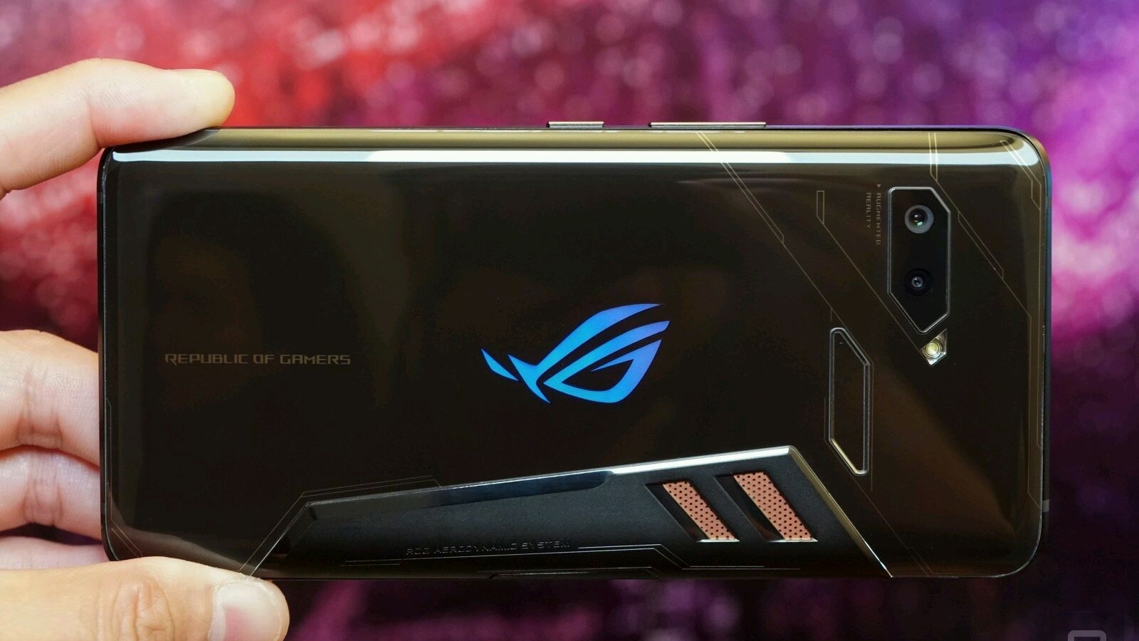 华硕ROG发布游戏手机 - 哔哩哔哩