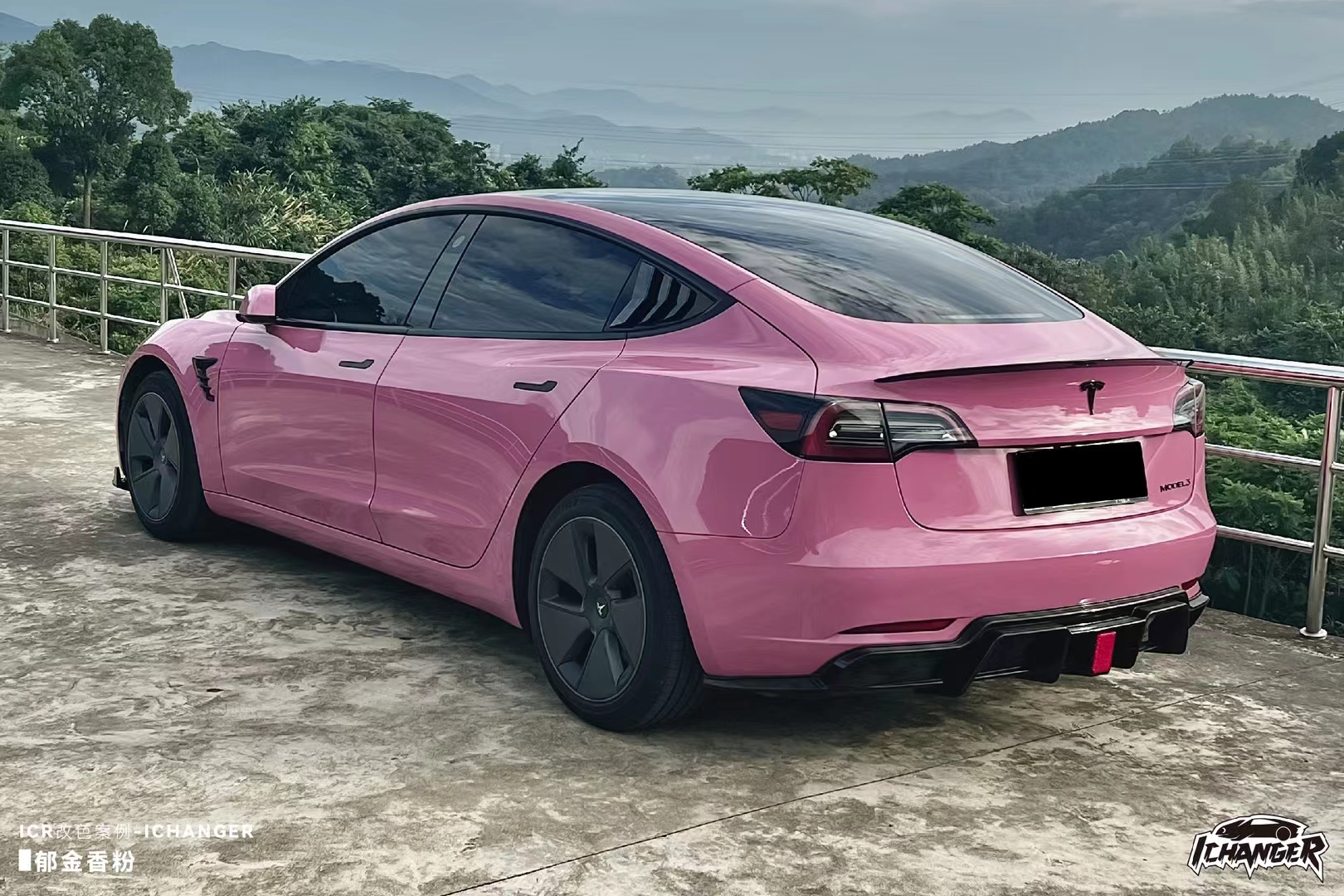 特斯拉Model 3-Ichanger改色膜郁金香粉，女生拒绝不了的颜色 - 哔哩哔哩