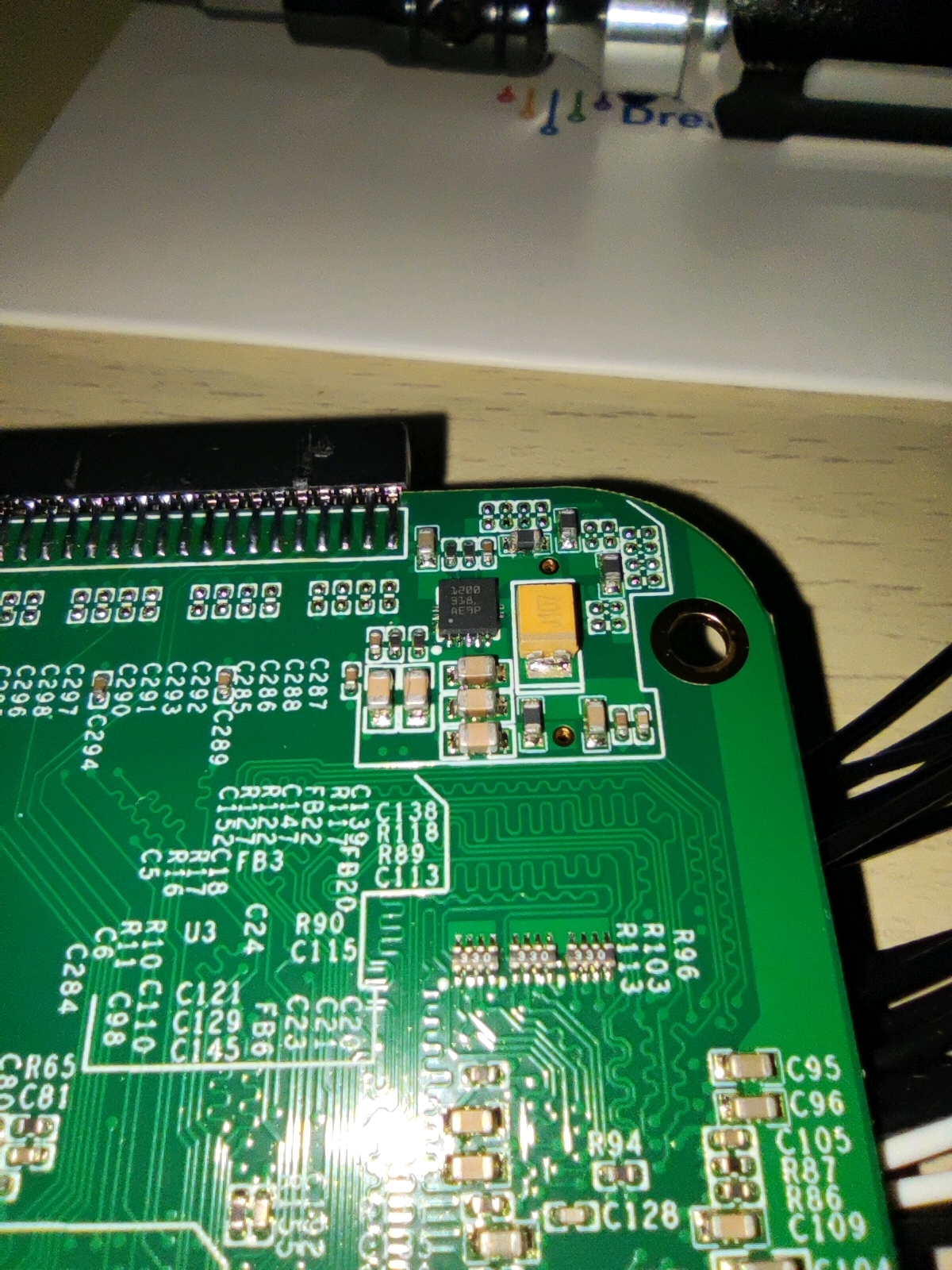 DSLogic U2Pro16 和 DSLogic U2Basic 拆开对比照片 - 哔哩哔哩