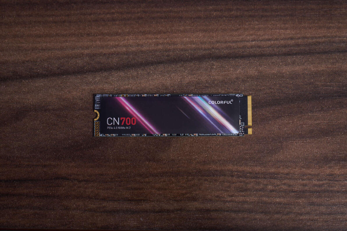 入门级Pcie4.0，价格性能都OK | 七彩虹CN700 1TB - 哔哩哔哩