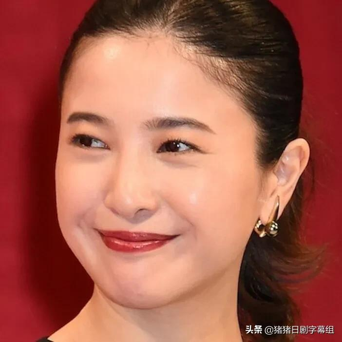 吉高由里子孤独的宅居生活…因周围好友相继结婚而增大酒量 哔哩哔哩