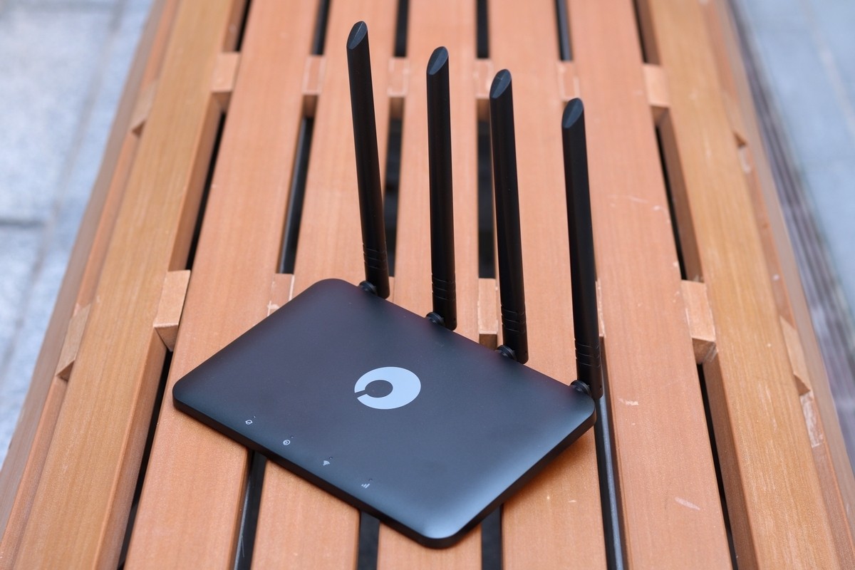 带智能组网的4G路由器超级方便，蒲公英X4C开箱体验 - 哔哩哔哩