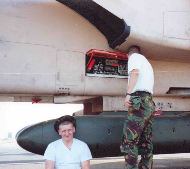 英国JP233低空攻击系统，战术呆板却有效的机场破坏者 - 哔哩哔哩