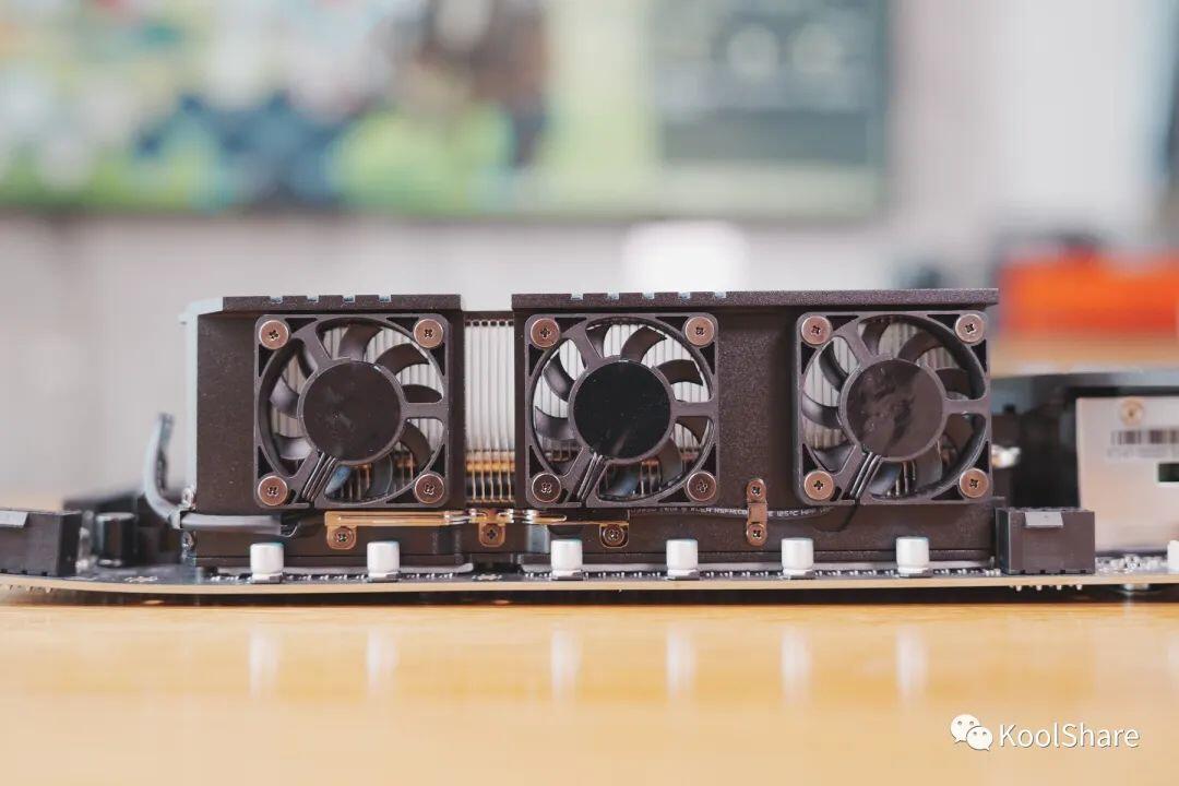 华擎W790 WS主板评测及Xeon w9-3495X超频体验 - 哔哩哔哩