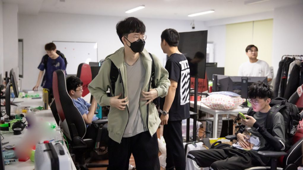 EDG与T1上演宿命对决！Viper晋升王者，Faker训练重心非常明确 - 哔哩哔哩