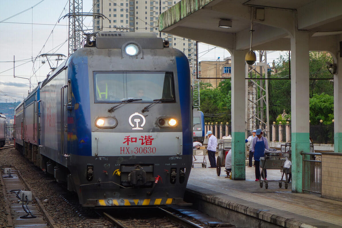 【科普】电猴飞驰-HXD3型电力机车 - 哔哩哔哩