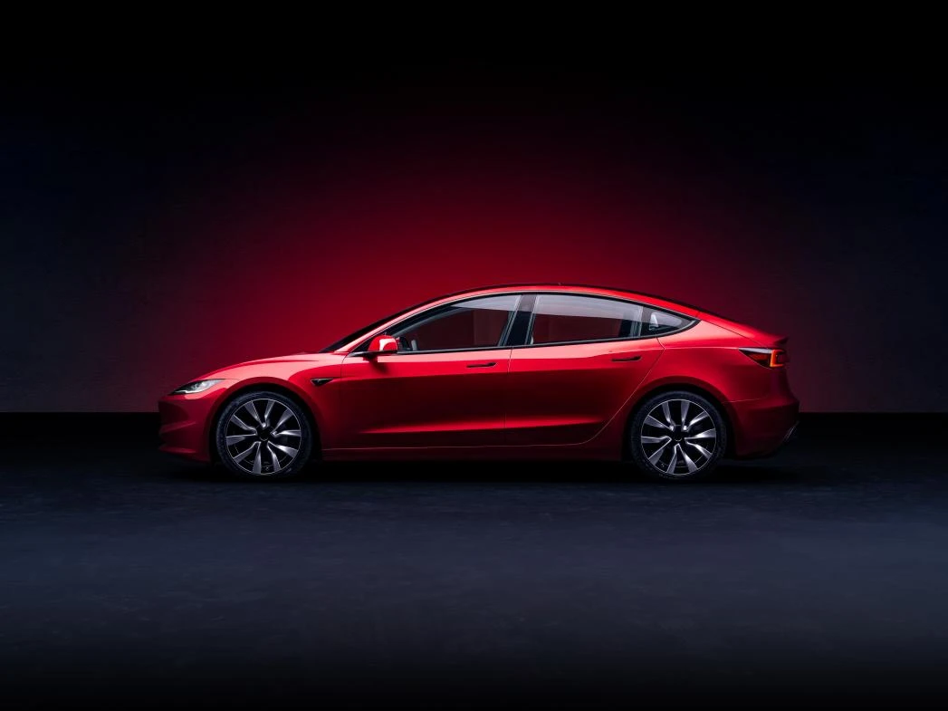 特斯拉Model 3 焕新版25.99万元开启预售：设计、座舱、智能全面焕新！ - 哔哩哔哩