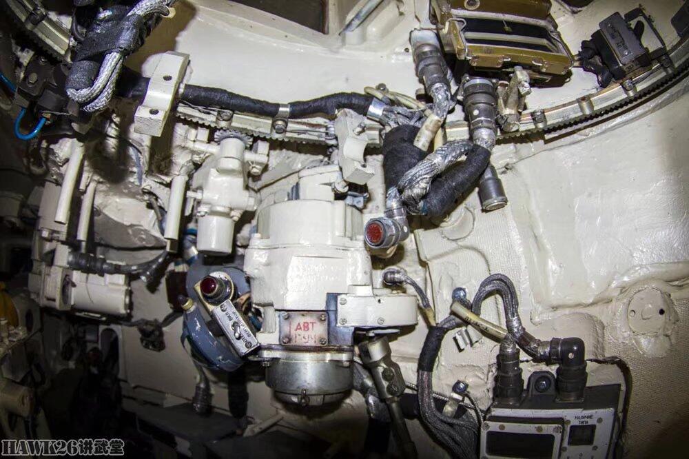 钻进T-90主战坦克内部 俄军现役王牌装备有何神秘之处 - 哔哩哔哩