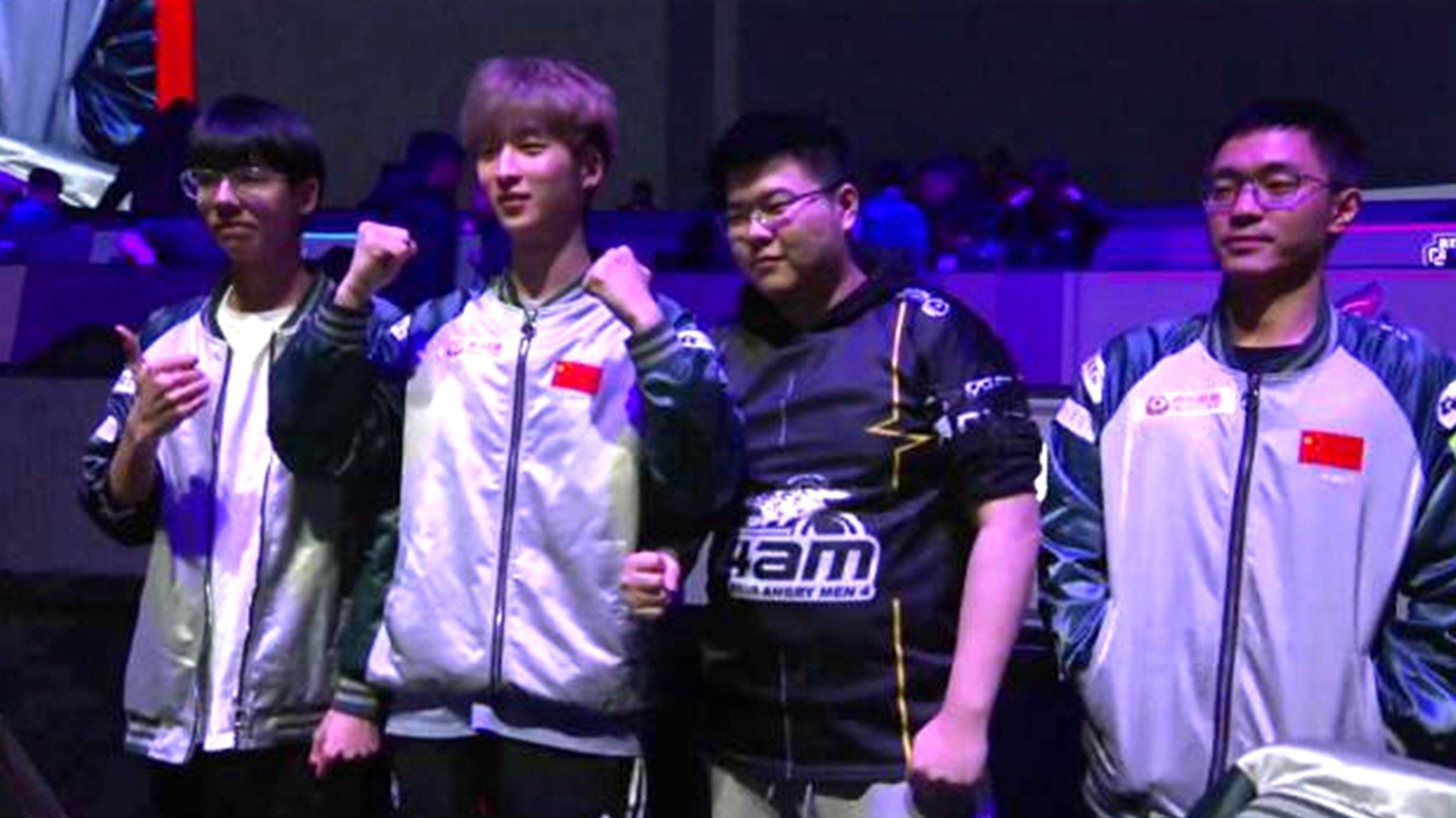 比赛两场损失45000，4AM杀疯了的背后：韦神女友在线乞讨！ - 哔哩哔哩