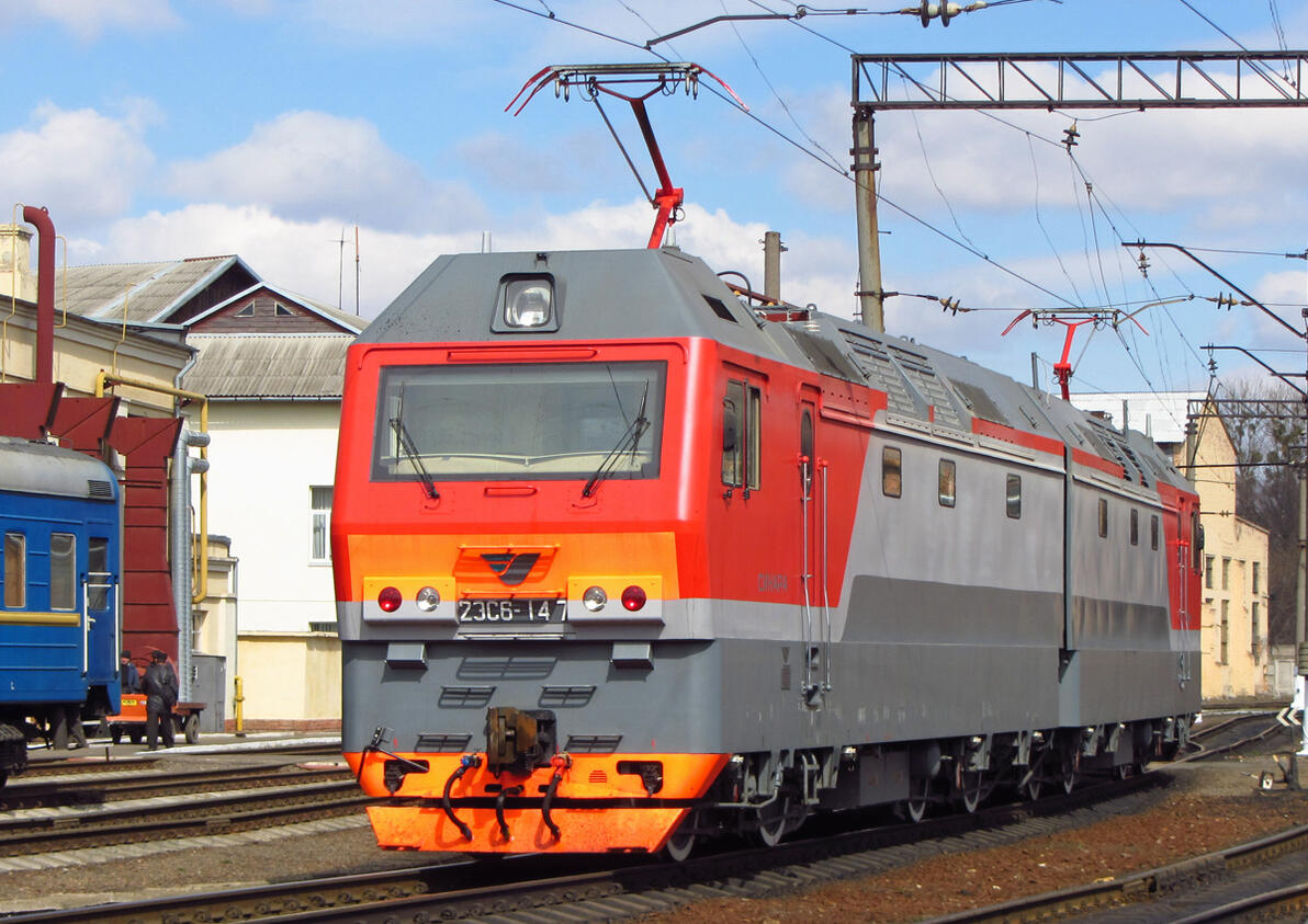 【铁道纪事】竹篮打水一场空——乌克兰铁路2ES10型电力机车 - 哔哩哔哩