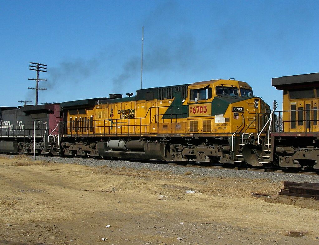 【科普】为重载运输而生的美国联合太平洋铁路AC44CW型和AC44CW-CTE型内燃机车 - 哔哩哔哩