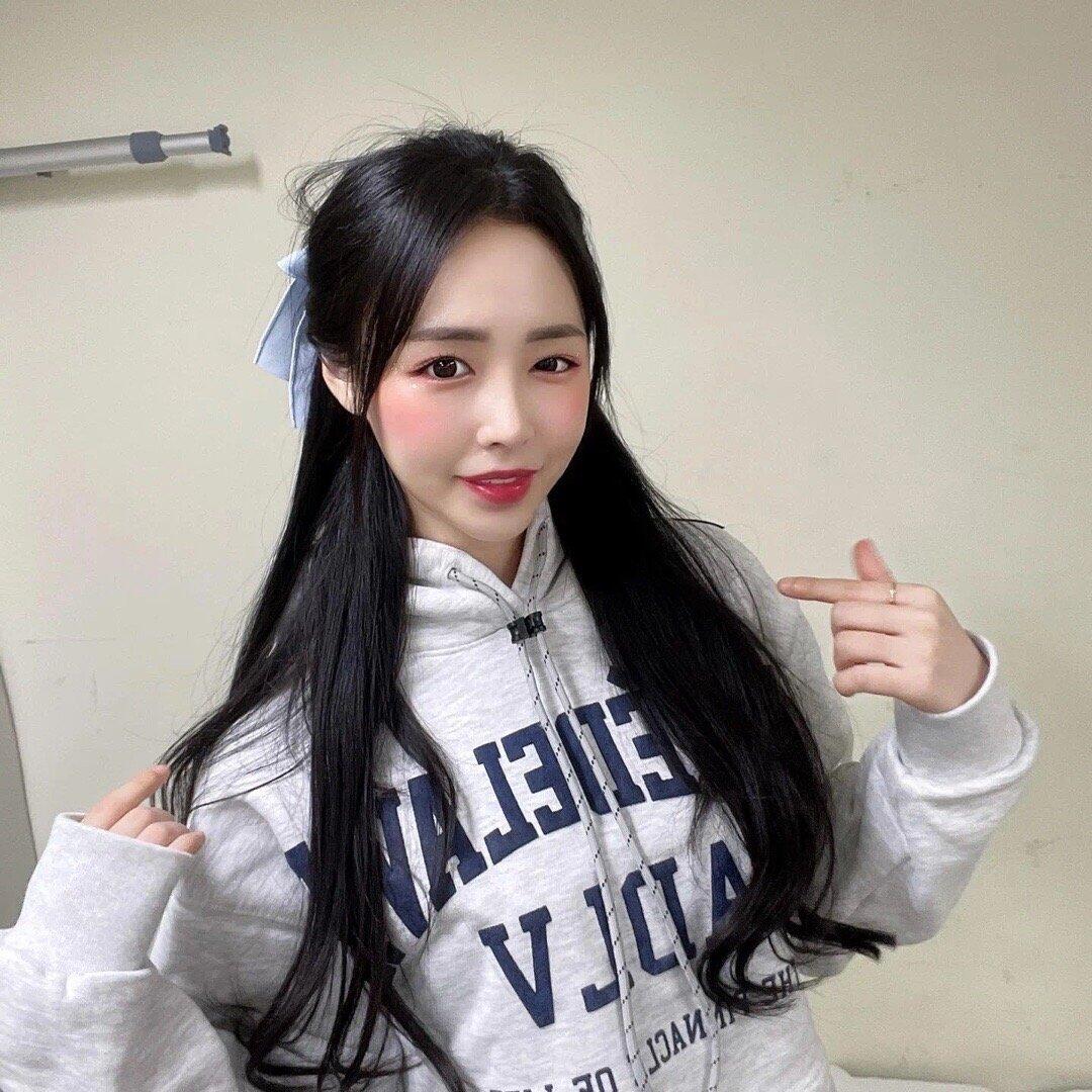 T1战队打野Oner姐姐晒与Faker合照！网友这也太般配了吧？ - 哔哩哔哩