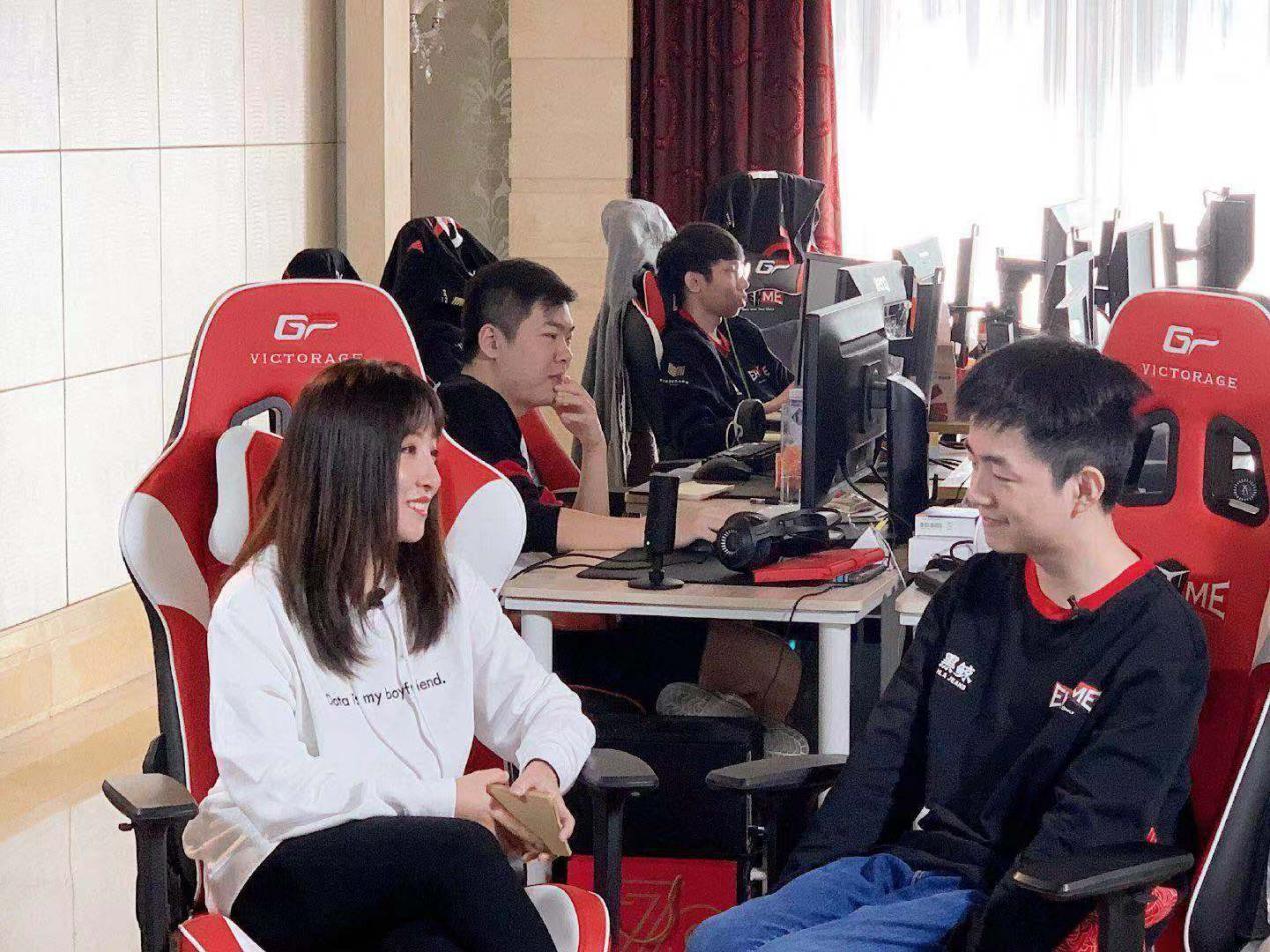 DOTA2：EHOME专访，八师傅自称压力巨大，vtfaded的母语之谜！ - 哔哩哔哩