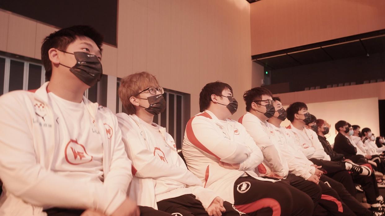 1队换2队，心态被打崩了？XYG3-0WE：九月是大腿，秀豆评价新人！ - 哔哩哔哩