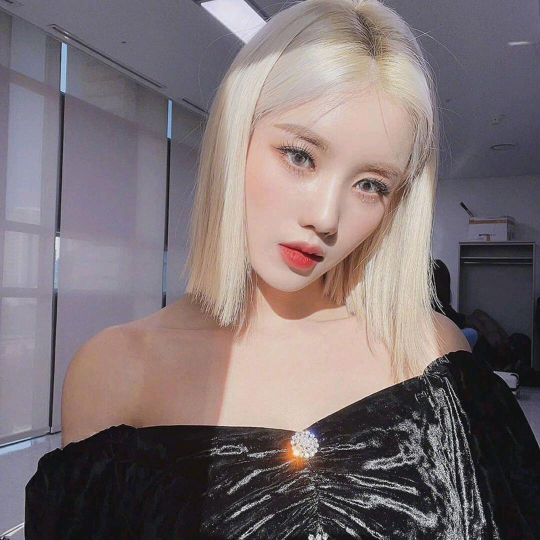 IZONE成员权恩妃ins近日更新 - 哔哩哔哩