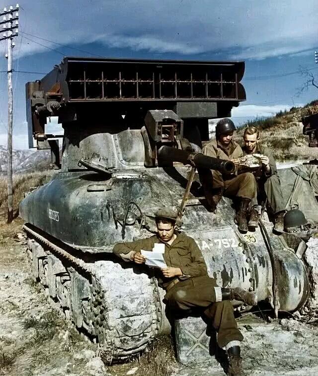 战车专栏:M4谢尔曼坦克的不同型号 - 哔哩哔哩