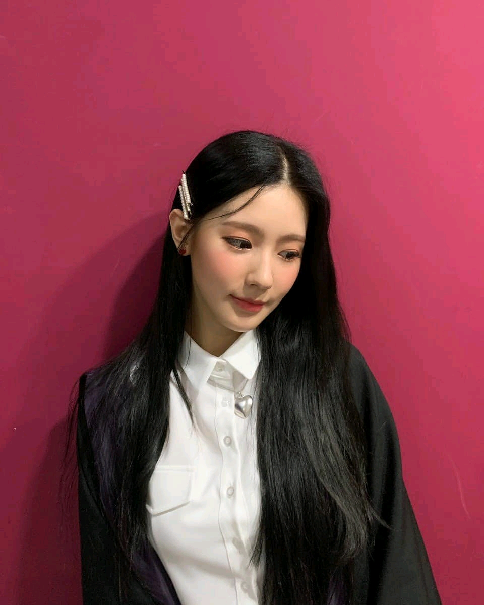 【安利(G)I-DLE舞台】Luv U 200502 魔法少女圈粉舞台 - 哔哩哔哩