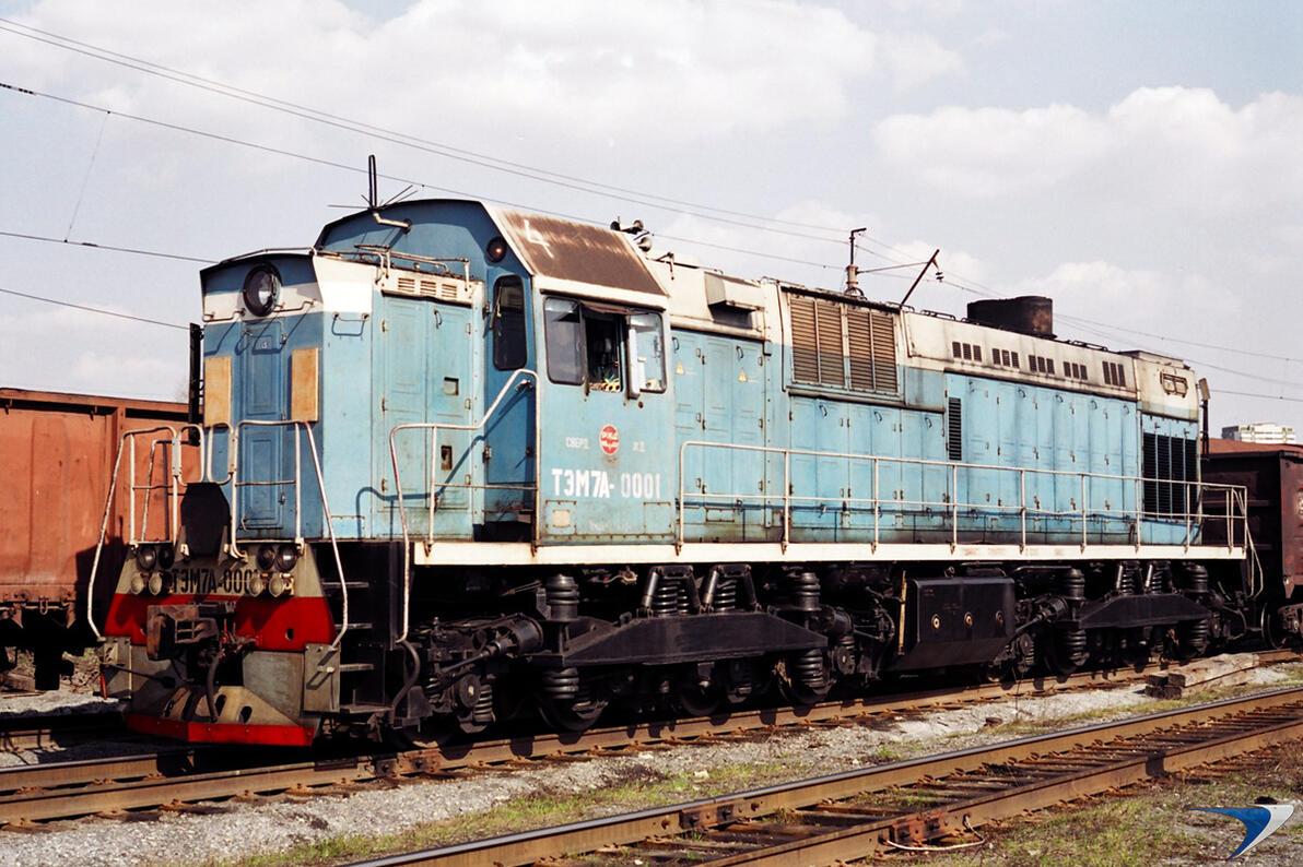 【科普】中间构架式四轴转向架——苏联铁道部TEM7型和TEM7A型内燃机车 - 哔哩哔哩