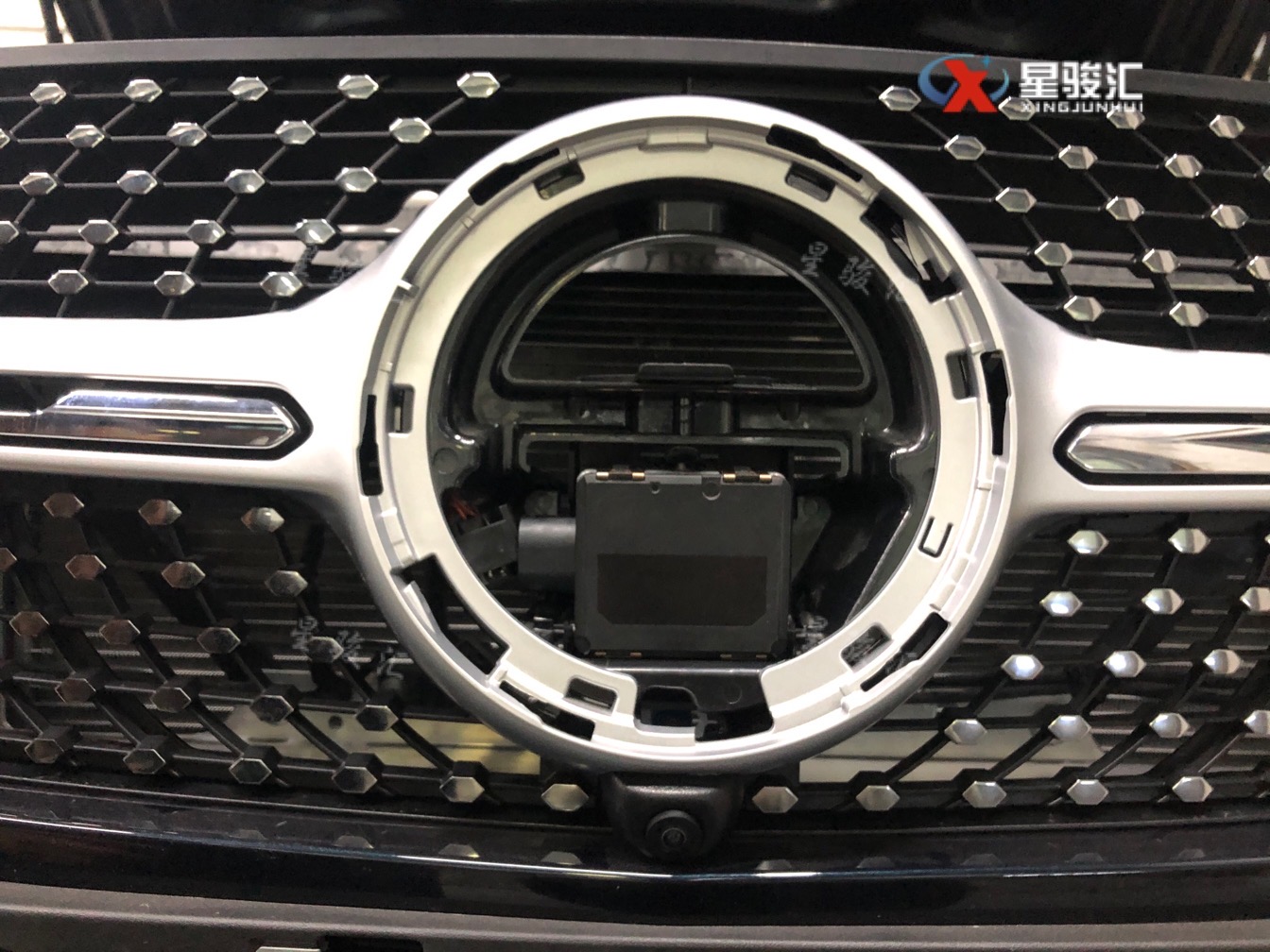 新款奔驰GLC260L升级原厂360全景影像系统，享受上帝视角的乐趣 - 哔哩哔哩