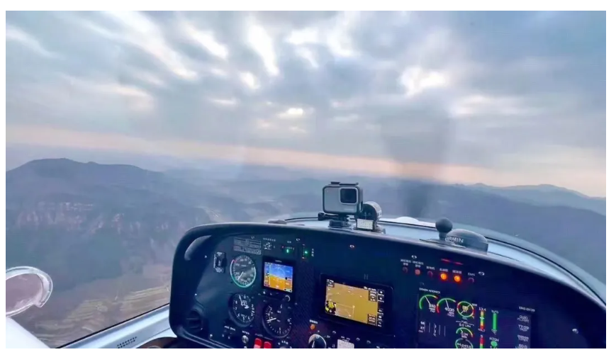 猎鹰飞行俱乐部训练机型之一：山河SA60L飞机｜详解空域动作科目篇 - 哔哩哔哩