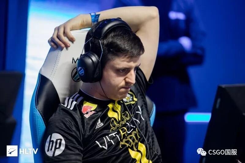 CSGO赛场上行走的表情包——电竞憨豆apEX - 哔哩哔哩