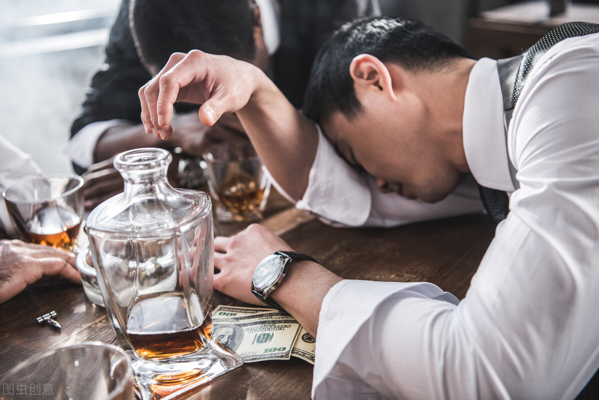 酒量能练出来吗?为什么有些人一喝就醉? 哔哩哔哩