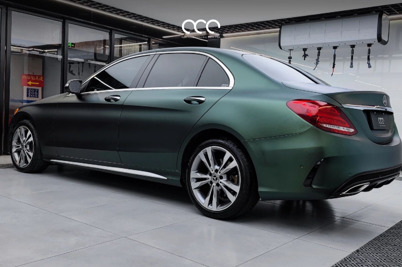 奔驰C系漫彩改色膜超亚金属千岁绿，富贵的绿色 - 哔哩哔哩