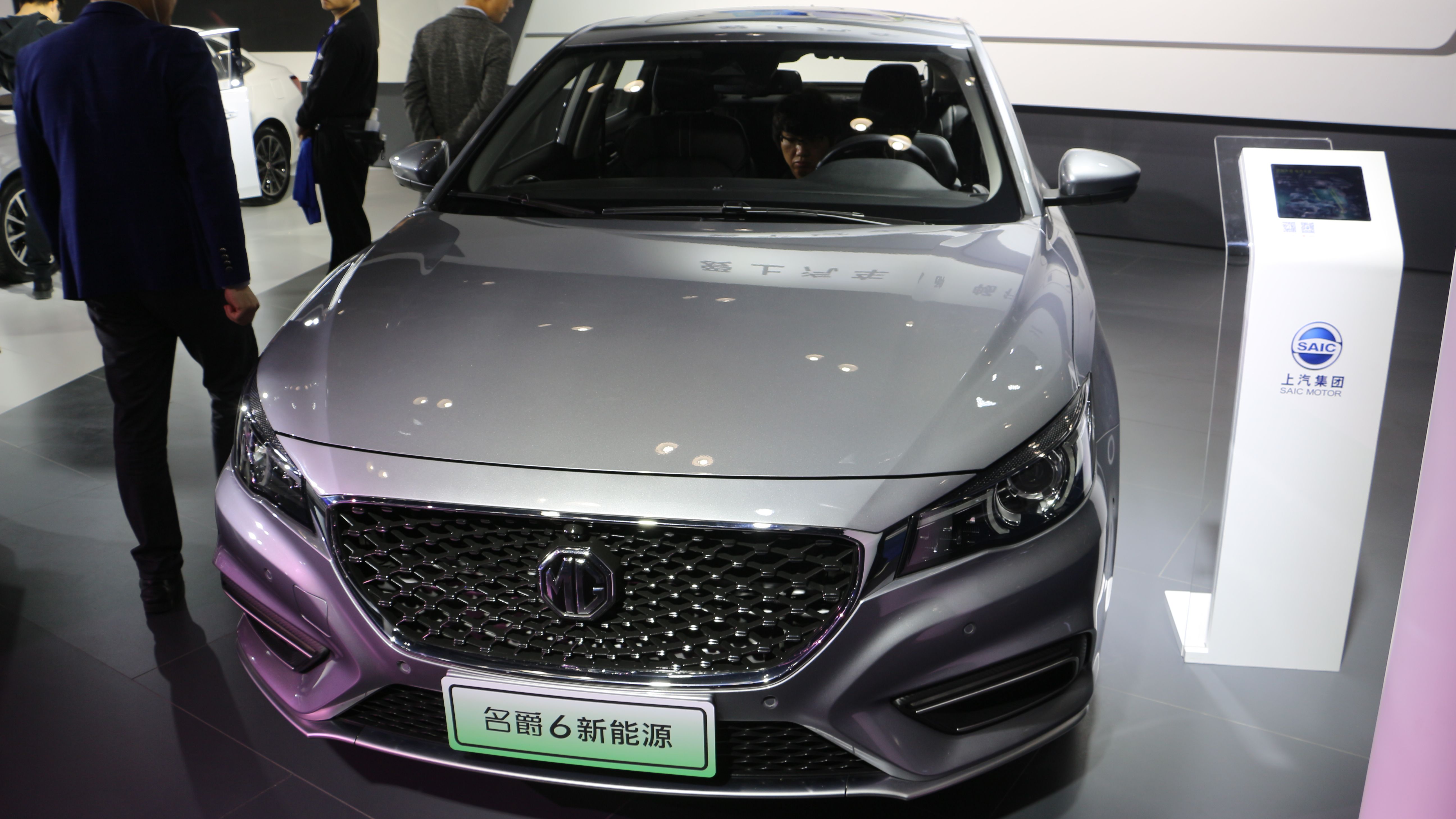 重新来过的英伦味——荣威eMG6简评 - 哔哩哔哩