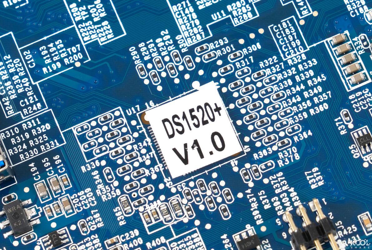 Synology 群晖 DS1520+ 五盘位NAS 开箱拆解评测 - 哔哩哔哩