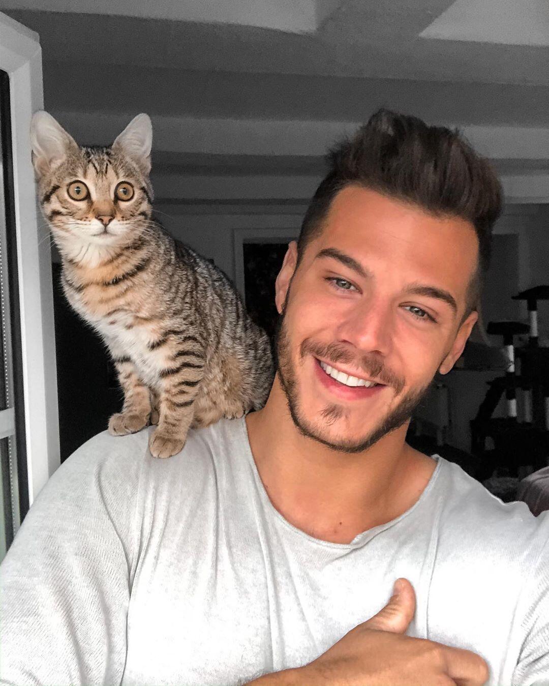 来自德国的海军军官 Capitano Maurice 海上行走的荷尔蒙 - 范思迪 - 哔哩哔哩