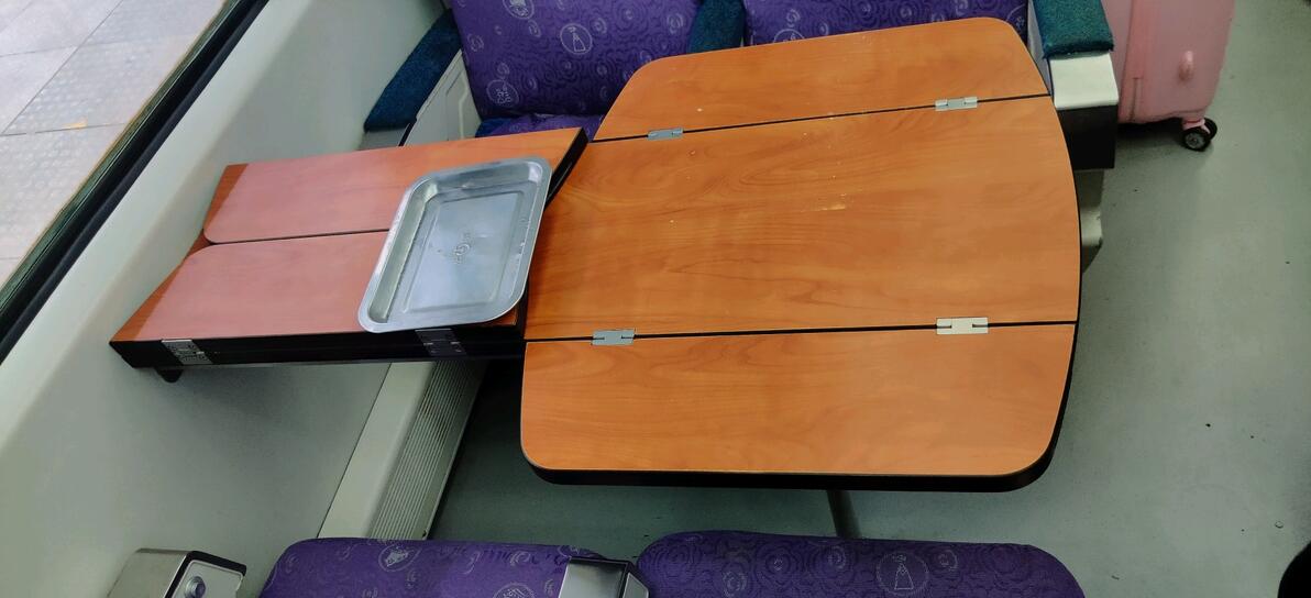 原来有那么多老车可以碾压绿巨人？技术更新？服务降低？国铁25型软座退化史！ - 哔哩哔哩