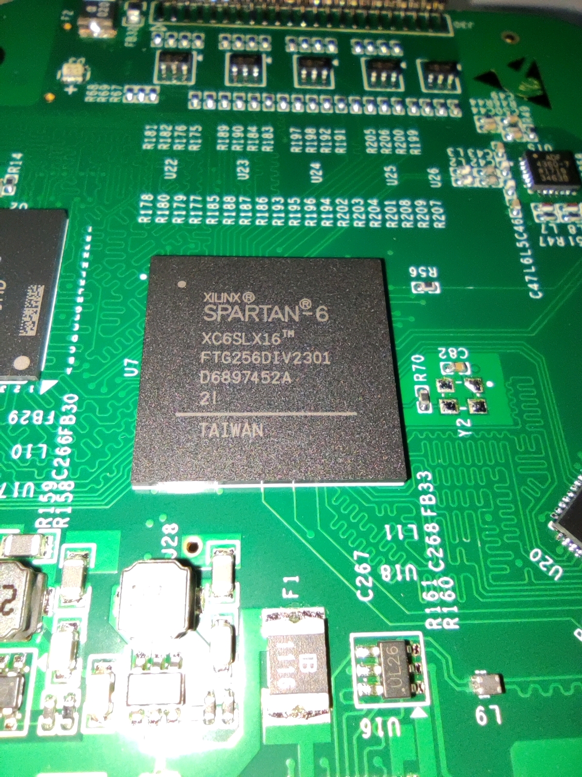 DSLogic U2Pro16 和 DSLogic U2Basic 拆开对比照片 - 哔哩哔哩